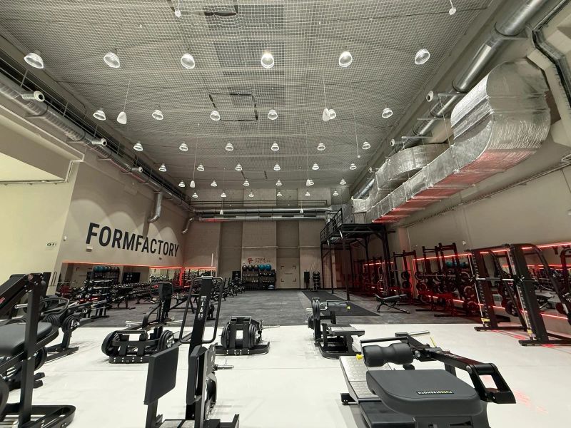 FORM FACTORY KOLBENOVA – FITNESS V INDUSTRIÁLNÍM STYLU | Moris.cz